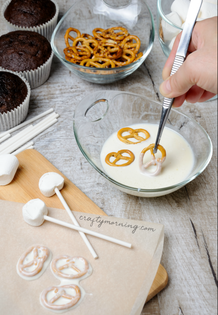 Pretzel Skeleton Cupcakes - Crafty Morning